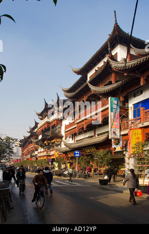 China, Shanghai, Yuyuan Garden, City God Temple of Shanghai, Doorway ...