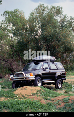 Offroad SUV "Toyota 4Runner Fourrunner 4x4" rides on a mountain of snow ...