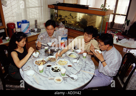 Chinese people eating a meal in a restaurant Taiwan Stock Photo - Alamy