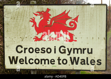 "Welcome to Wales" / "Croeso i Gymru" sign on the England / Wales ...