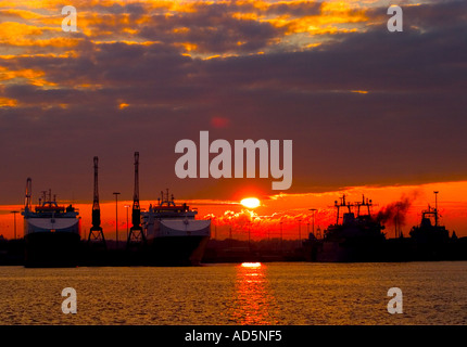 Southampton Docks Boats Cruisers sunset orange Stock Photo - Alamy