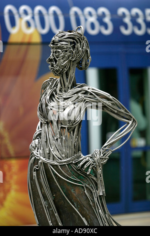 Nottingham City Nottingham s Theatre Royal statue outside the front ...