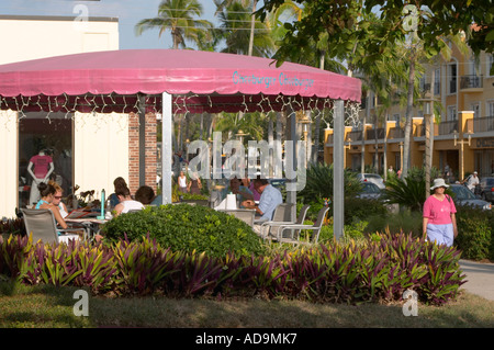 Outdoor cafe on Fifth Avenue in Naples Florida Stock Photo - Alamy