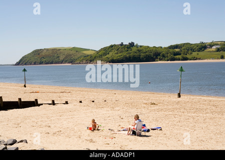 Ferryside Beach, West Wales, UK. 8th May, 2017. Another dry blue sky ...