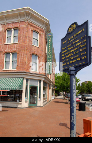 The downtown area of the historic Civil War city of Gettysburg ...