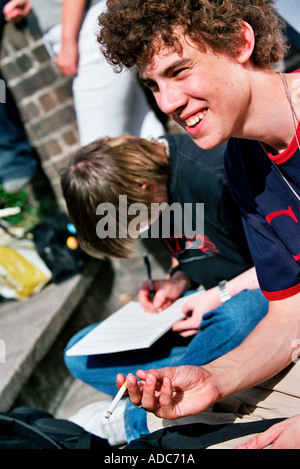 Female high school students smoking a cigarette Stock Photo - Alamy