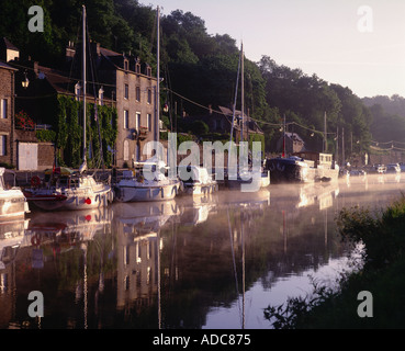 Moored yachts on the River Rance in thick winter fog above Chatelier ...