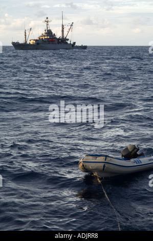 USS Salvor meets the MV Trident in the Gulf of Thailand Stock Photo - Alamy