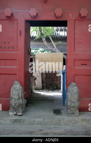 Hutong door Beijing China August 2007 Stock Photo - Alamy