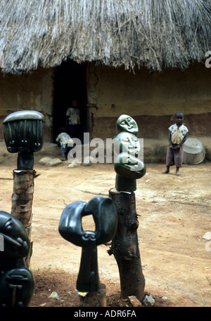Tengenenge Sculpture co operative Zimbabwe Stock Photo - Alamy