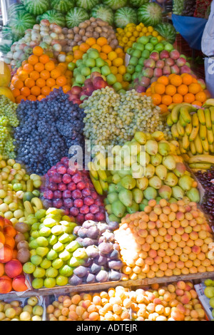 fruits ripe turkey figs in the palms Stock Photo - Alamy