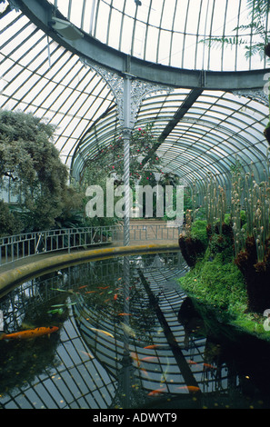 Botanic Gardens Glasgow, Scotland, UK. 27 March 2017. Glaswegians ...