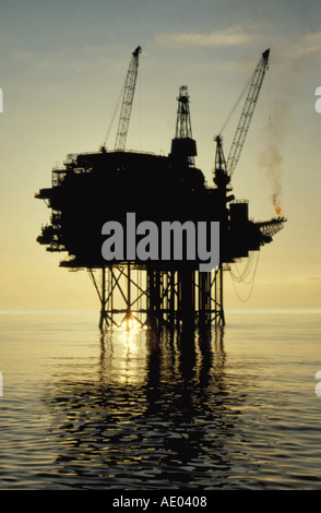 "Ninian Northern" North Sea oil platform seen over a calm sea Stock ...