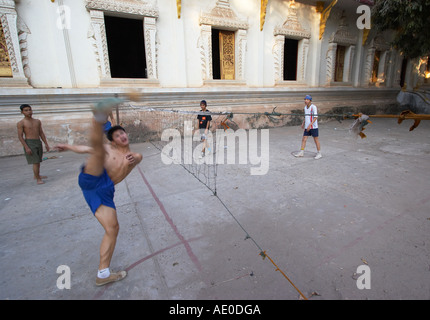 Boys Playing Kataw At Wat Hai Sok Stock Photo - Alamy