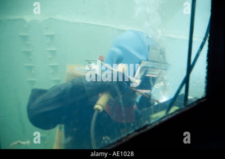 Commercial diver working underwater welding with an oxygen lance Stock ...