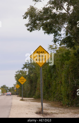 Road Ends sign Stock Photo - Alamy