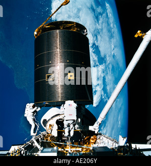 Skylab, the United States' first space station, orbits Earth. This ...