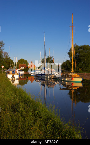 Upton Staithe in the Norfolk Broads on a summer morning Stock Photo - Alamy