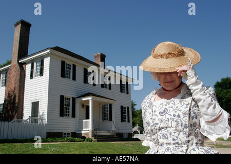Women reenactor in Colonial Williamsburg, Virginia, USA Stock Photo - Alamy
