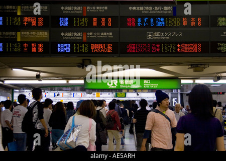 Confusing signs in Shinjuku metro station, Tokyo, Japan Stock Photo - Alamy