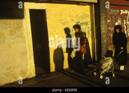 Crime, poverty 1980s UK. A corner shop keeper has concreted his shop ...