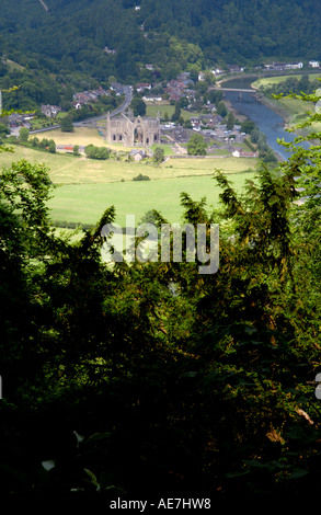 tintern abbey and the wye valley from the devils pulpit viewpoint Stock ...