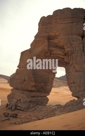 Rock arch in Tadrart Acacus desert Sahara Lybia Stock Photo - Alamy