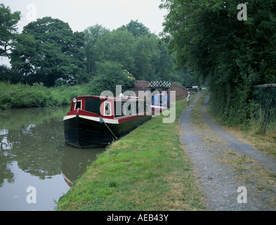 Traditional English narrowboat on the Avon River near Stratford Upon ...