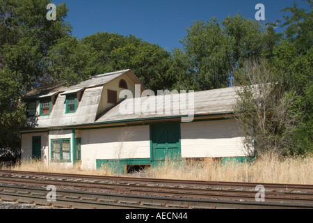 The old train station at Gateway, Oregon, near the Deschutes River ...