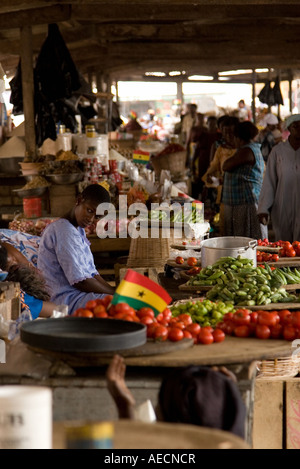 MARKET SCENE IN ACCRA, GHANA - - 10 NOVEMBER 1961 Stock Photo - Alamy