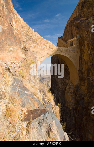 Stone bridge of Shaharah, Yemen Stock Photo - Alamy