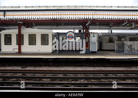 London Underground Tube Station: Ravenscourt Park Stock Photo - Alamy