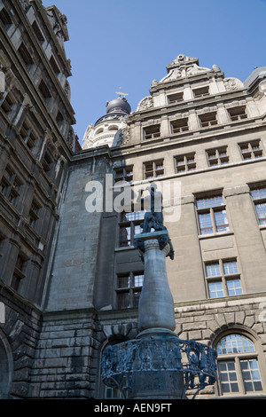 Pied Piper of Hamlin statue outside the Neues Rathaus Burgplatz Leipzig ...
