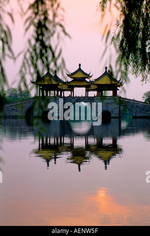 Yangzhou Jiangsu China Five Roof Pavilion Wu Ting Bridge at Slender ...