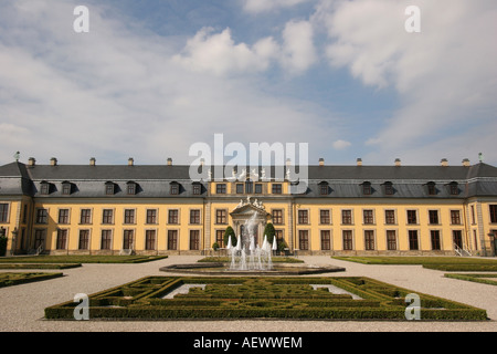 Palace gate inside herrenhausen gardens near hanover lower saxony ...
