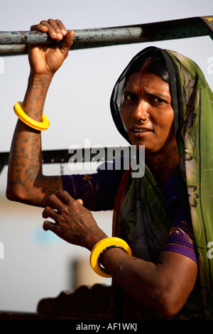 Indian passengers on chakda - motorbike rickshaw taxi leaving Una ...