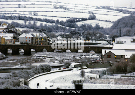 Snow covered Wadebridge on the Camel estuary, North Cornwall, England ...