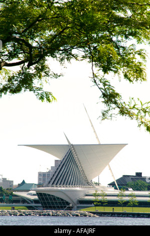 Milwaukee art museum Calatrava wings in semi collapsed position front ...