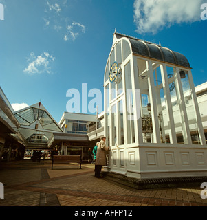 England, Cheshire, Stockport, Bramhall village shopping precinct Stock ...