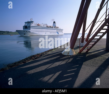 A ship enters the mouth of the river Tyne with the North pier ...