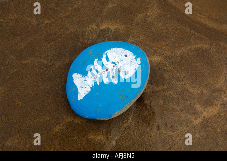 Fish skeleton on pebble beach Stock Photo - Alamy