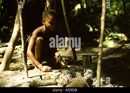 Pygmy girl by her forest dwelling Epulu Zaire Africa Stock Photo - Alamy