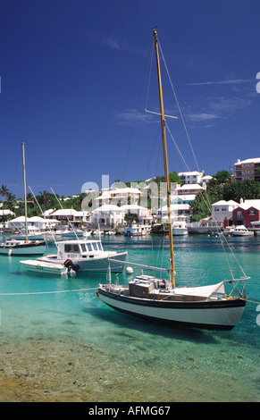 Yacht in a beautiful inlet in Bermuda Stock Photo - Alamy