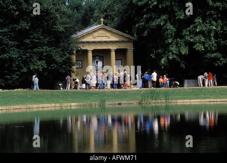 Oval Lake The Temple at Althrop House where Princess Diana is buried ...