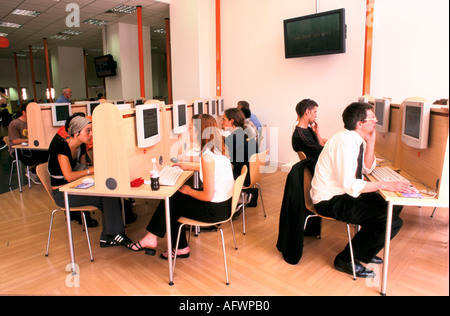 Internet cafe London UK 1990s. Customers in cafe computer terminals in ...