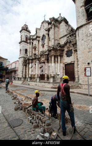 Construction Workers Old Havana Cuba RELEASED Stock Photo - Alamy