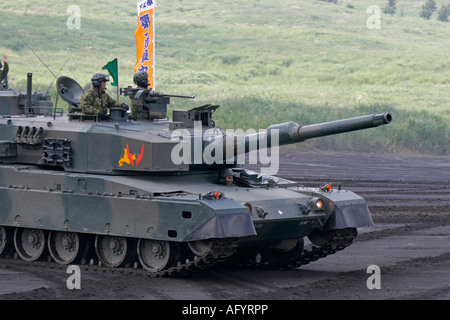 Mitsubishi Type 90 Main Battle Tank of the Japan Ground Self Defence ...
