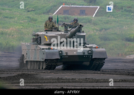 Mitsubishi Type 90 Main Battle Tank of the Japan Ground Self Defence ...