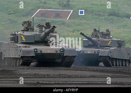 Mitsubishi Type 90 Main Battle Tank of the Japan Ground Self Defence ...