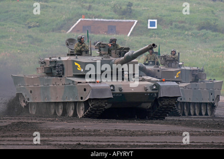 Mitsubishi Type 90 Main Battle Tank of the Japan Ground Self Defence ...